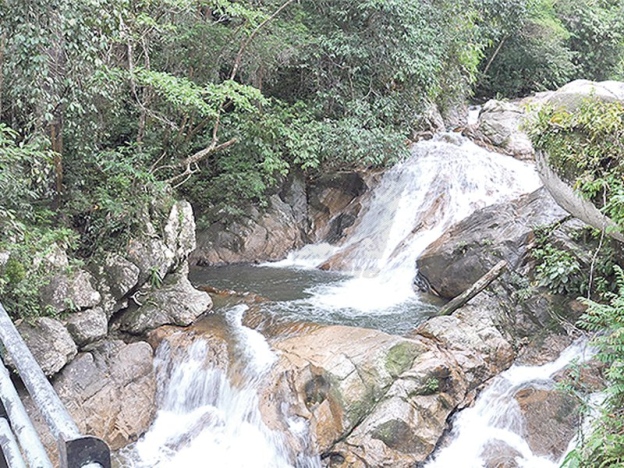AIR TERJUN LATA JARUM PULAU CHEKAS | AKU ANAK PAHANG