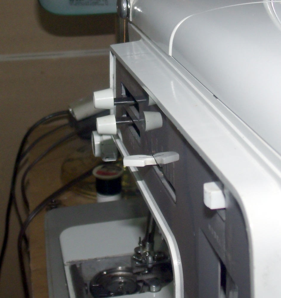 Vintage Sewing Machines: Singer Auto-Reel