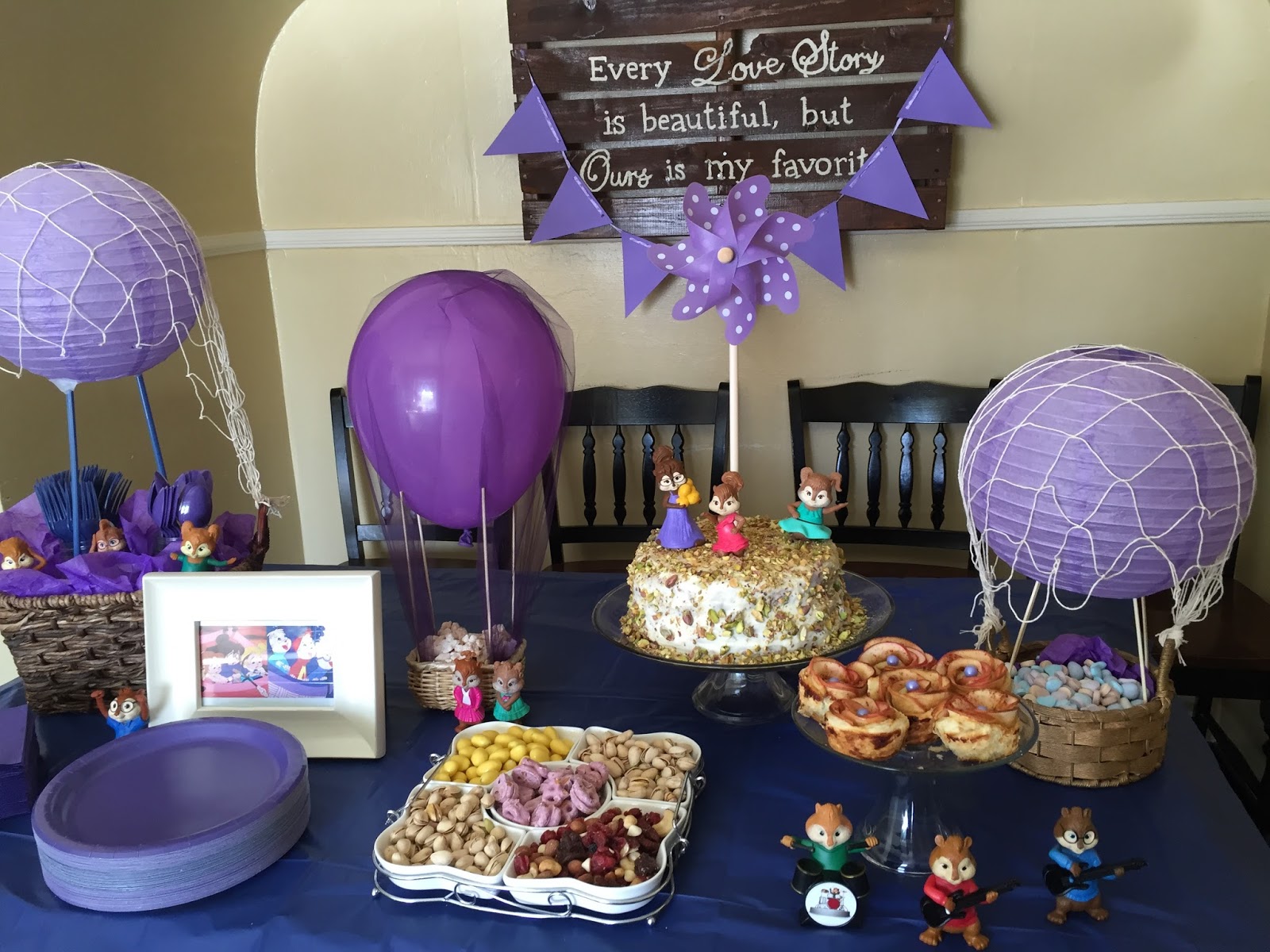 The Brady's: Chipmunks and Chipettes Birthday... Kenzi's 5!