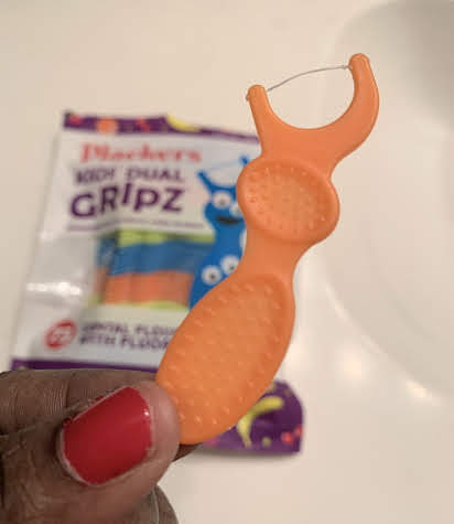 Plackers Kids Flossers Helps Clean Teeth - The Mommy Factor