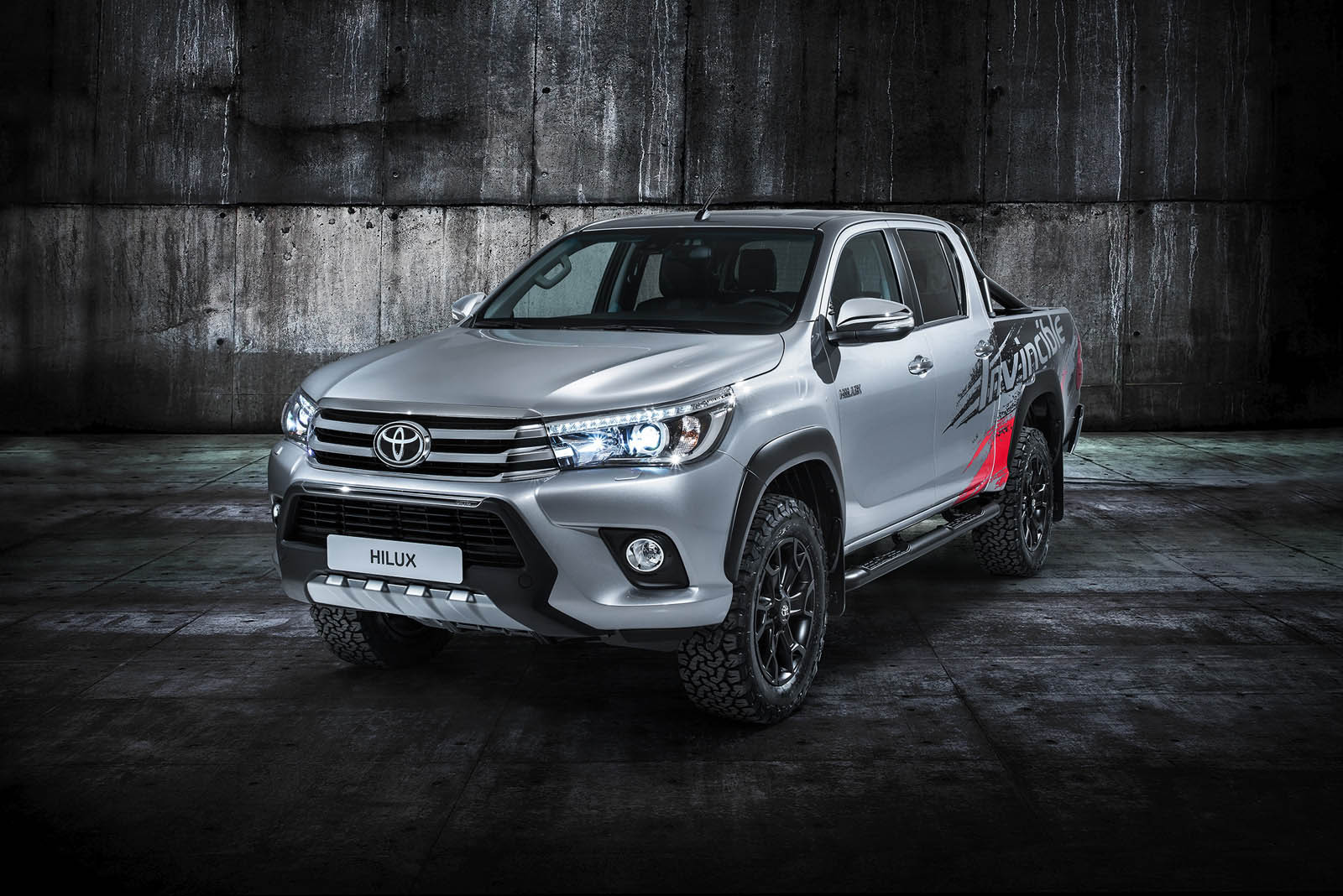 Toyota Hilux Invincible; 50.yıla özel versiyon - Sekiz Silindir