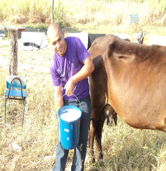 Escola Agrícola, aprender a fazer fazendo.: Projeto Balde Cheio - 2011