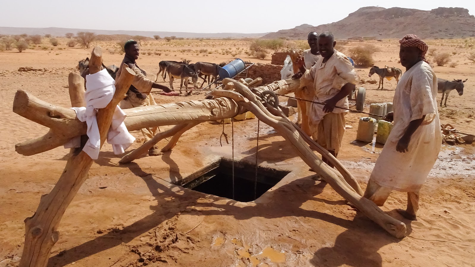Sudan - Driving through the desert - Sven's Travel Venues