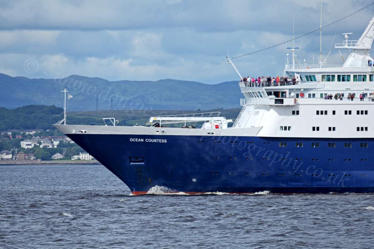 Dougie Coull Photography: Ocean Countess - Departing Greenock