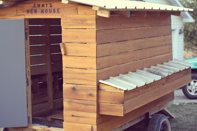 Mama Make It!!: The most amazing chicken house!