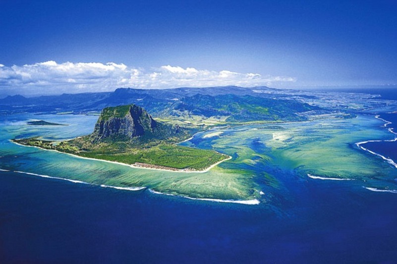 Keindahan Mauritius : Air Terjun Di Dalam Laut - Blog 5 Besar