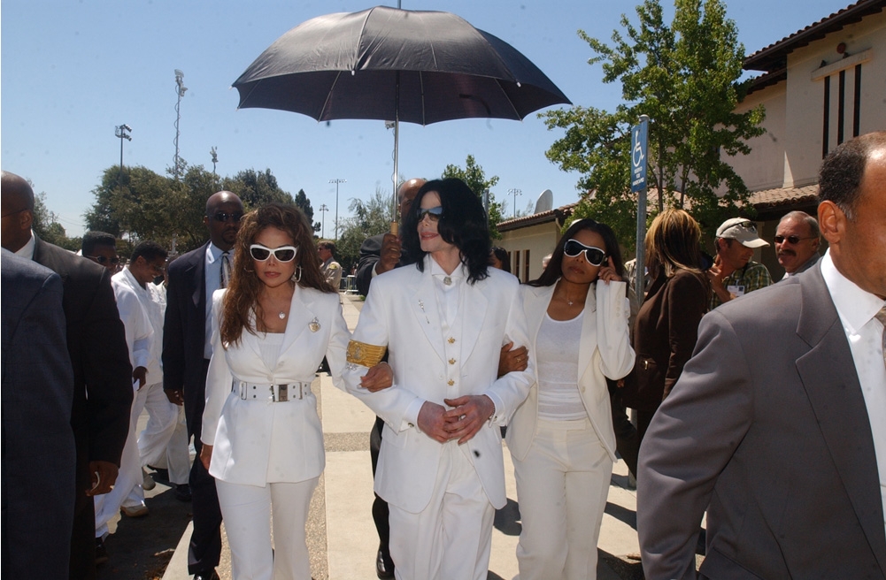 [FOTOS] Michael Jackson apresentação ao tribunal de Santa Maria ...
