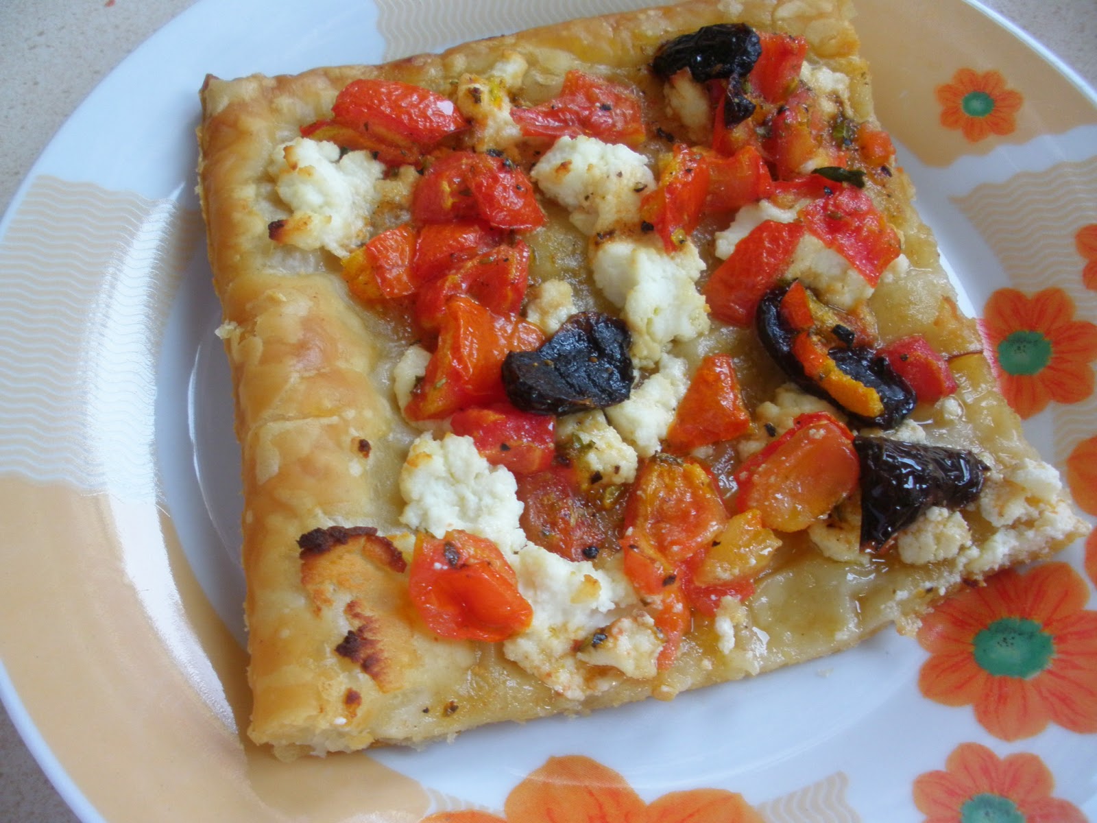 Come to cook: Ανοιχτη σφολιατα με ξινομυζηθρα Κρητης και ντοματα