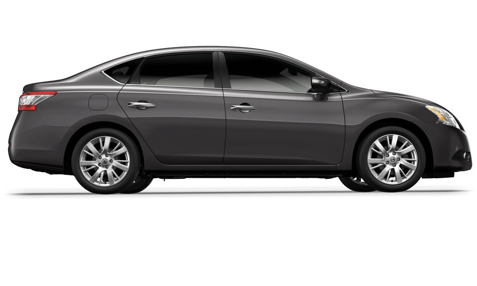 Mejoras de equipamiento en la gama del Nissan Sentra B17 : Autoblog ...