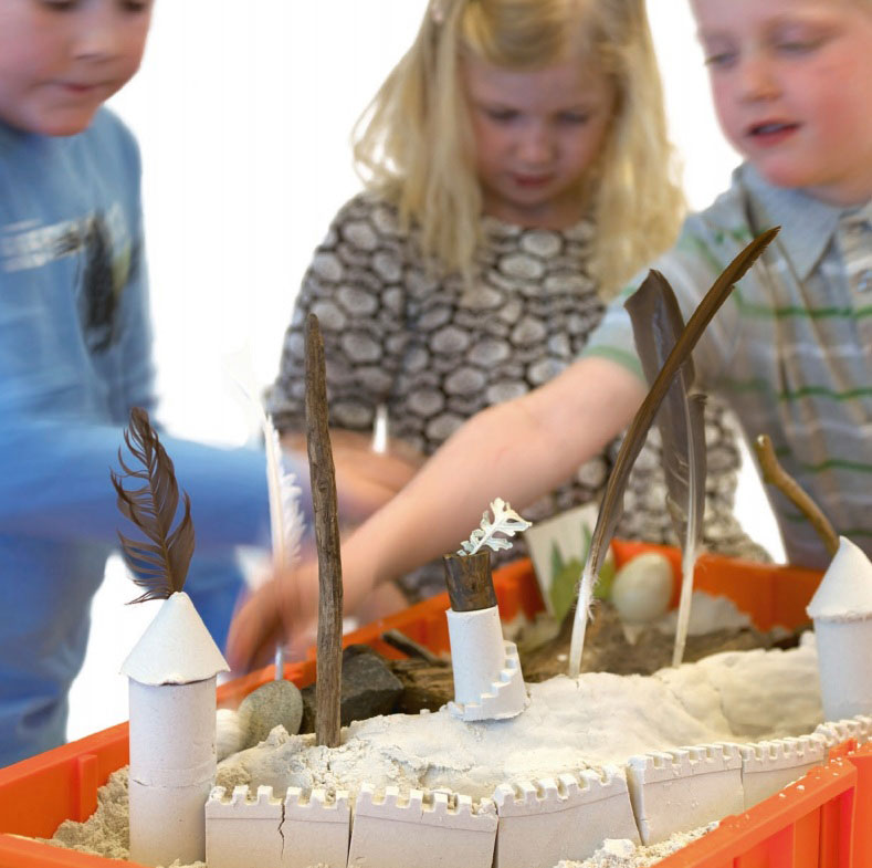 Pupsik: Moon Sand Pit in our Living room