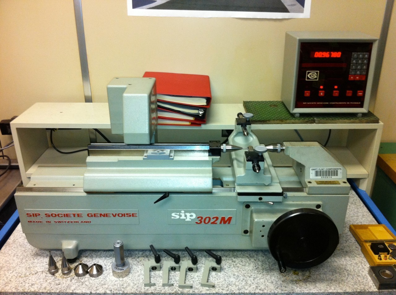 eBay Scam Hunter: SIP 302M UNIVERSAL LENGTH MEASURING MACHINE CALIBRATION