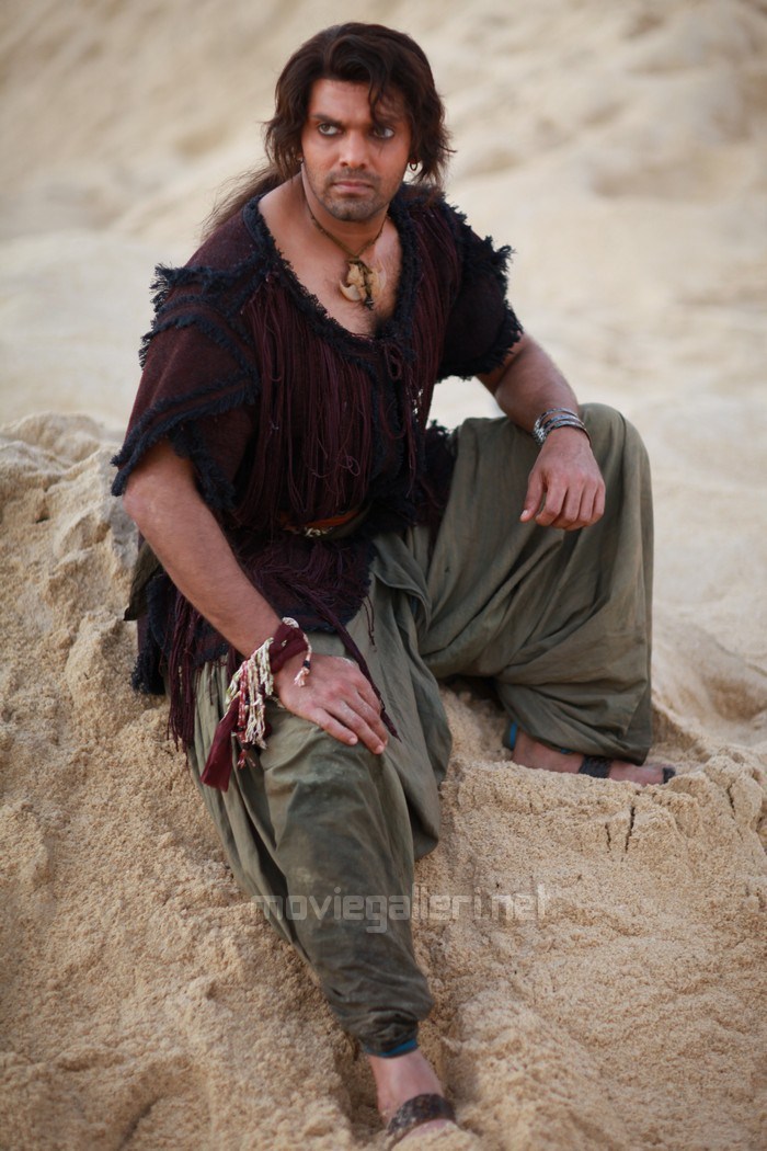 Latest Tamil Movies Stills: Urumi Movie Latest Stills