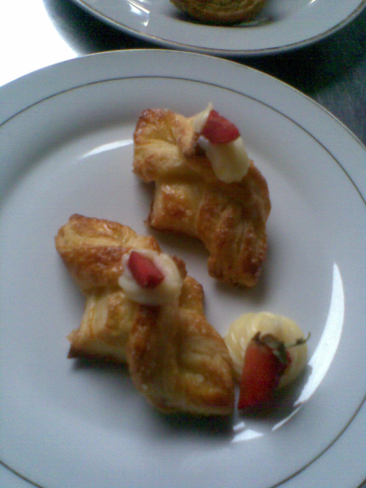 ANEKA KUE, ROTI DAN PASTRY: DELIVERY KUE DAN ROTI