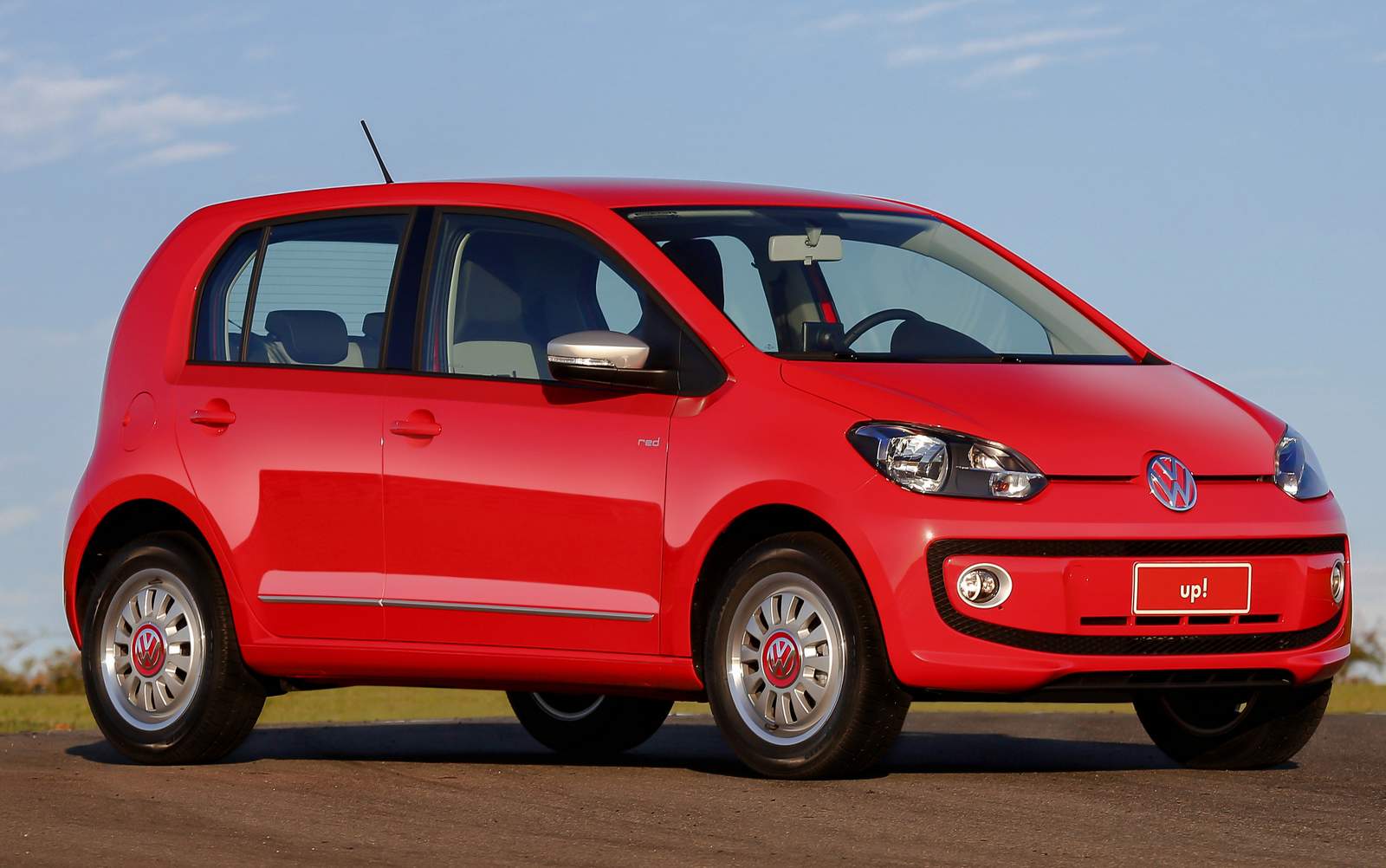 Volkswagen up!: carro equipado mais econômico do Brasil
