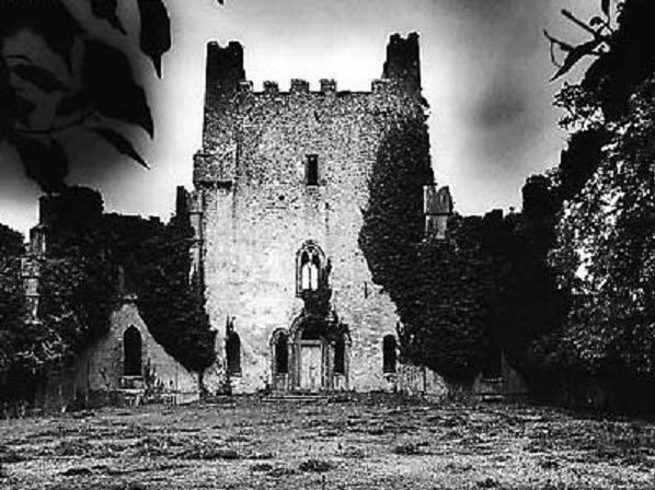 Fascination With Fear: OCTOBER 11: ELEVEN HAUNTED CASTLES