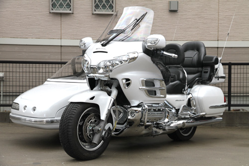 GL1800-CUSTOM.COM: できました！GL1800 EZSサイドカーカスタム