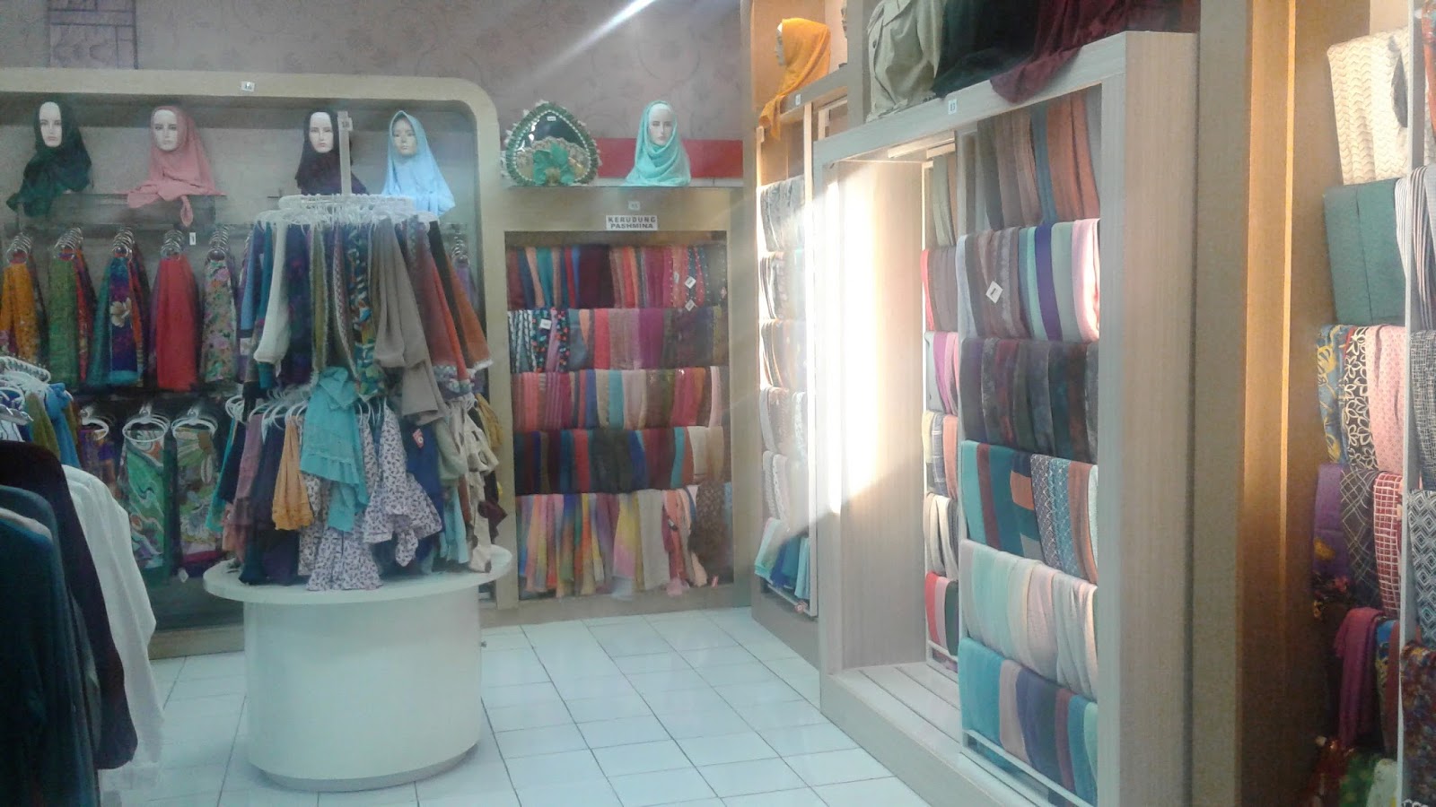 Contoh display jilbab atau kerudung ( Bagian 1 )