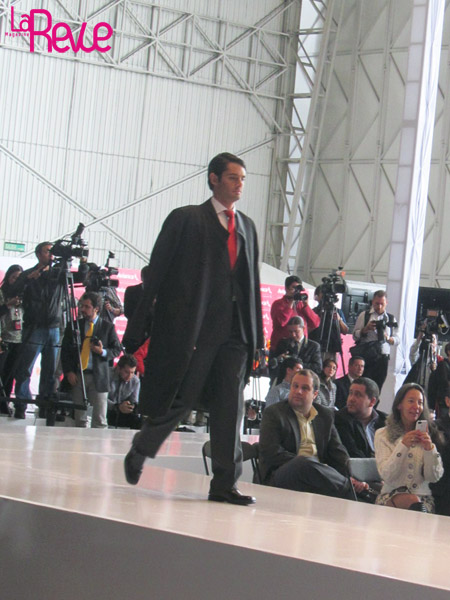 HISTORIA Y EVOLUCION DE AVIANCA: UNIFORMES DE AVIANCA