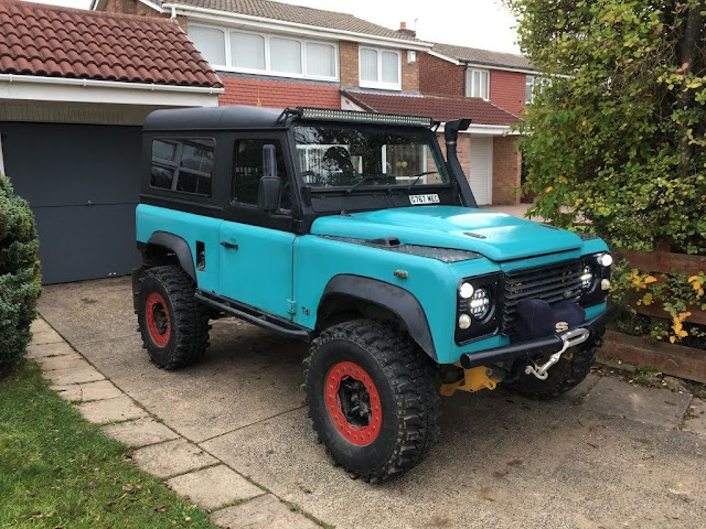 Landrover Defender: March 2017