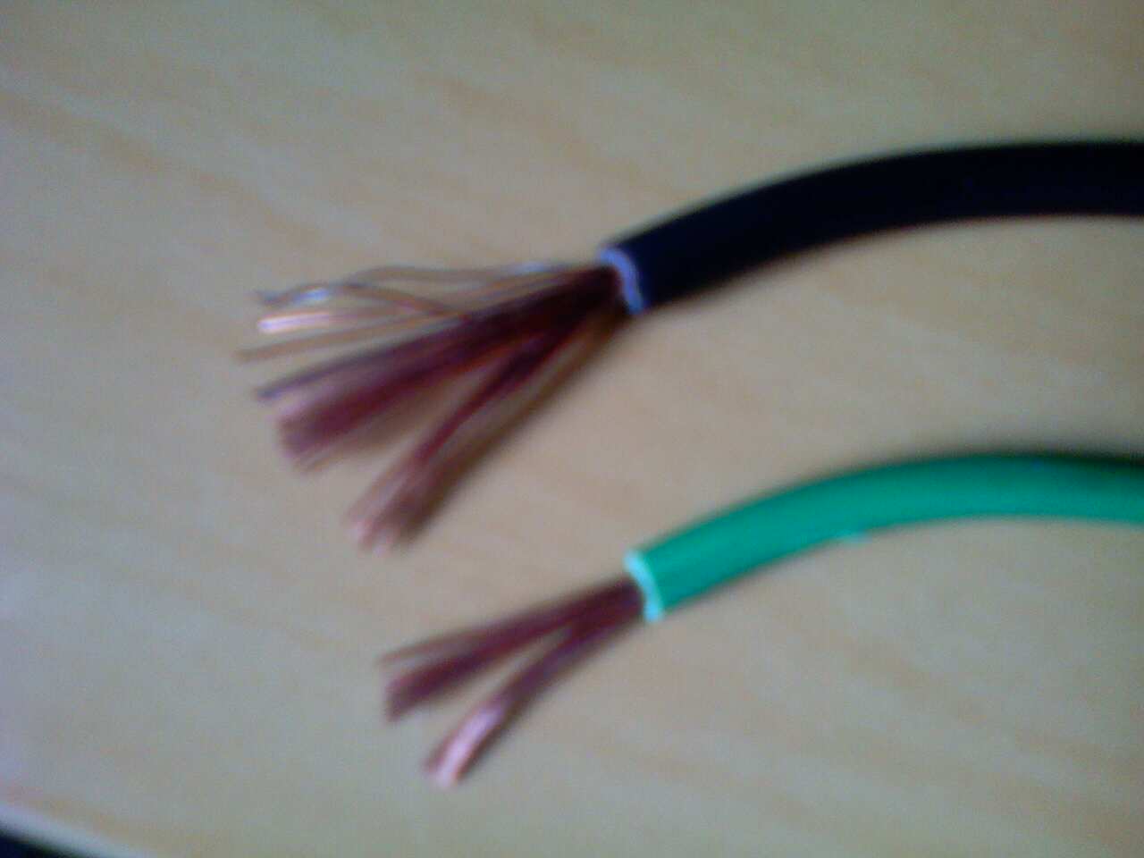 A SERVIÇO DOS AMIGOS: FIO ELÉTRICO RÍGIDO E CABOS FLEXÍVEL.