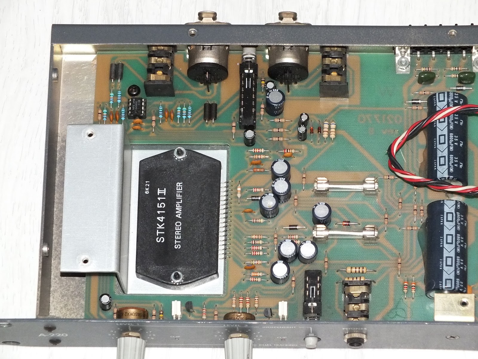 Infrequent Sound [sex.tex] technology: Symetrix A-220 Stereo Amplifier ...