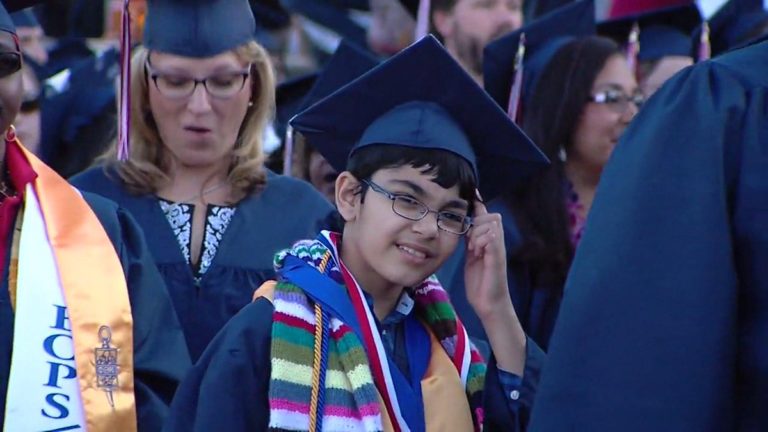 11-ANYOS NA BATANG LALAKI NAKA-GRADUATE NG COLLEGE NA MAY 3 DEGREE ...