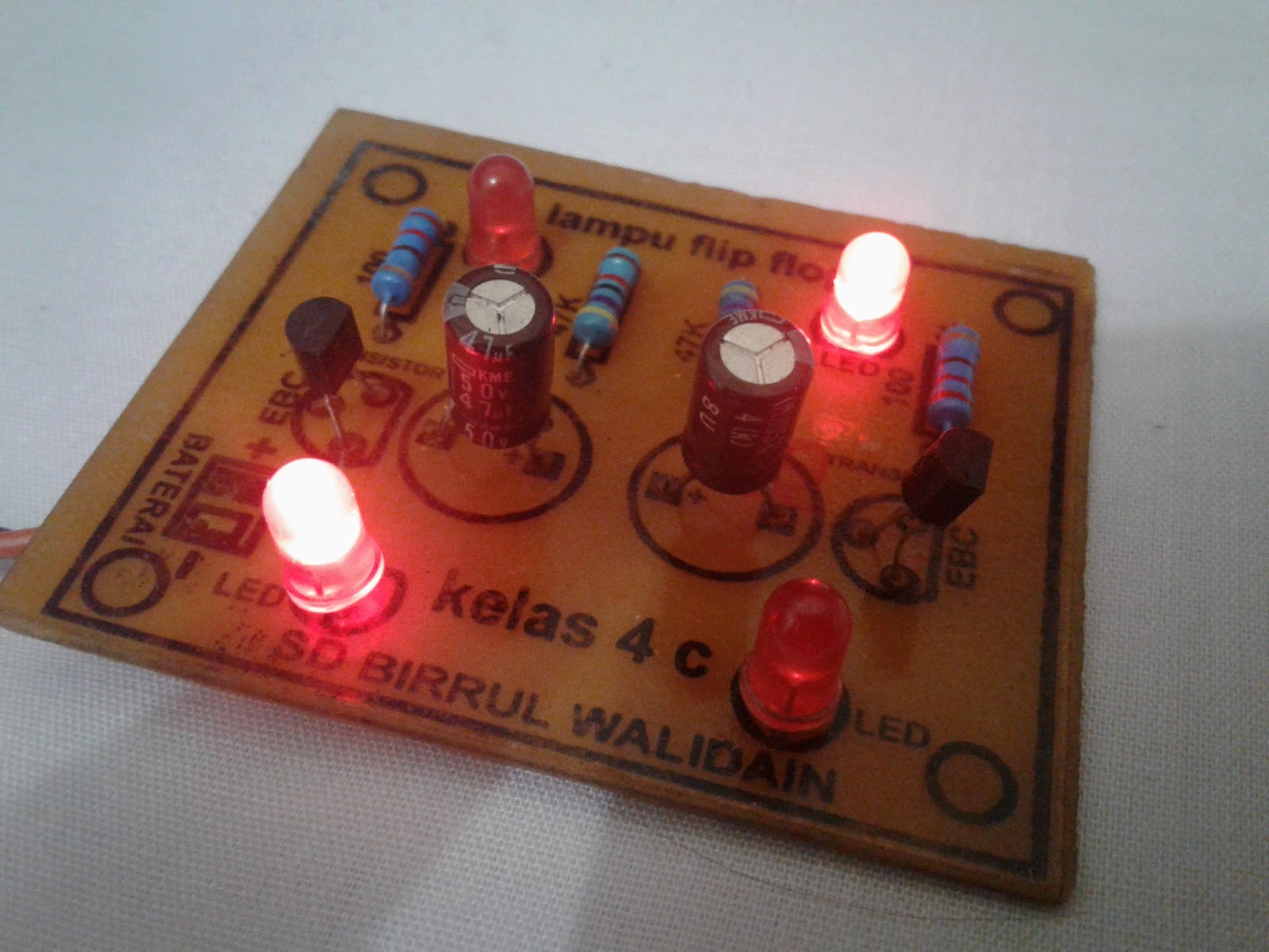 PCB Flip Flop dengan 4 buah Led ~ Blog edukasi