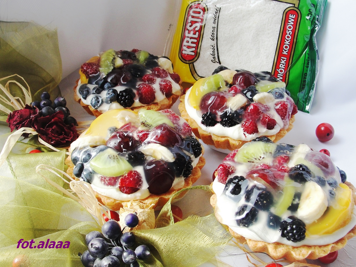 Ala piecze i gotuje: Mini tarty kokosowe z owocami