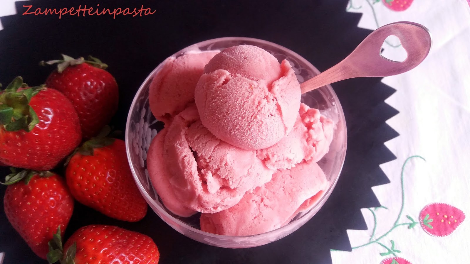 GELATO DI FRAGOLE | ZAMPETTE IN PASTA