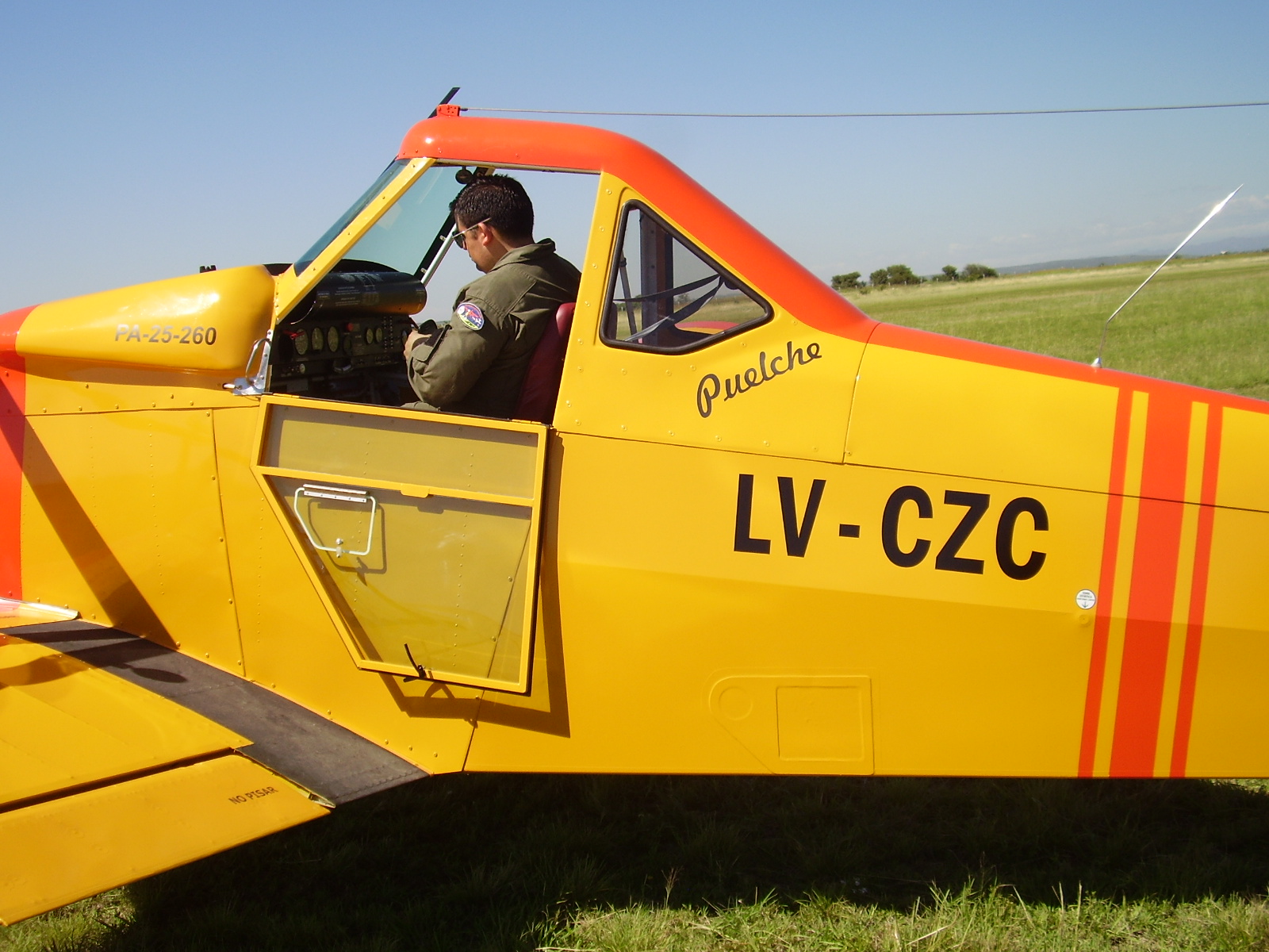 CULTURA AEREA: El PA-25 Puelche, nuevo remolcador para la Escuela de ...