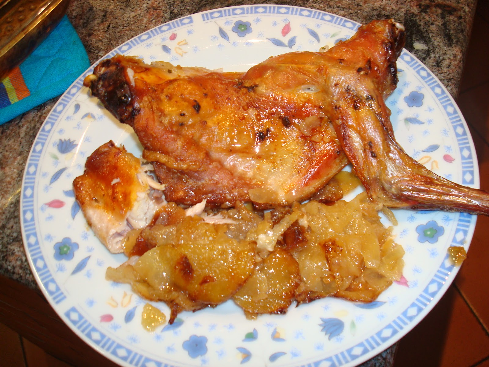 cocina casera y sana: Conejo asado sobre cama de patatas