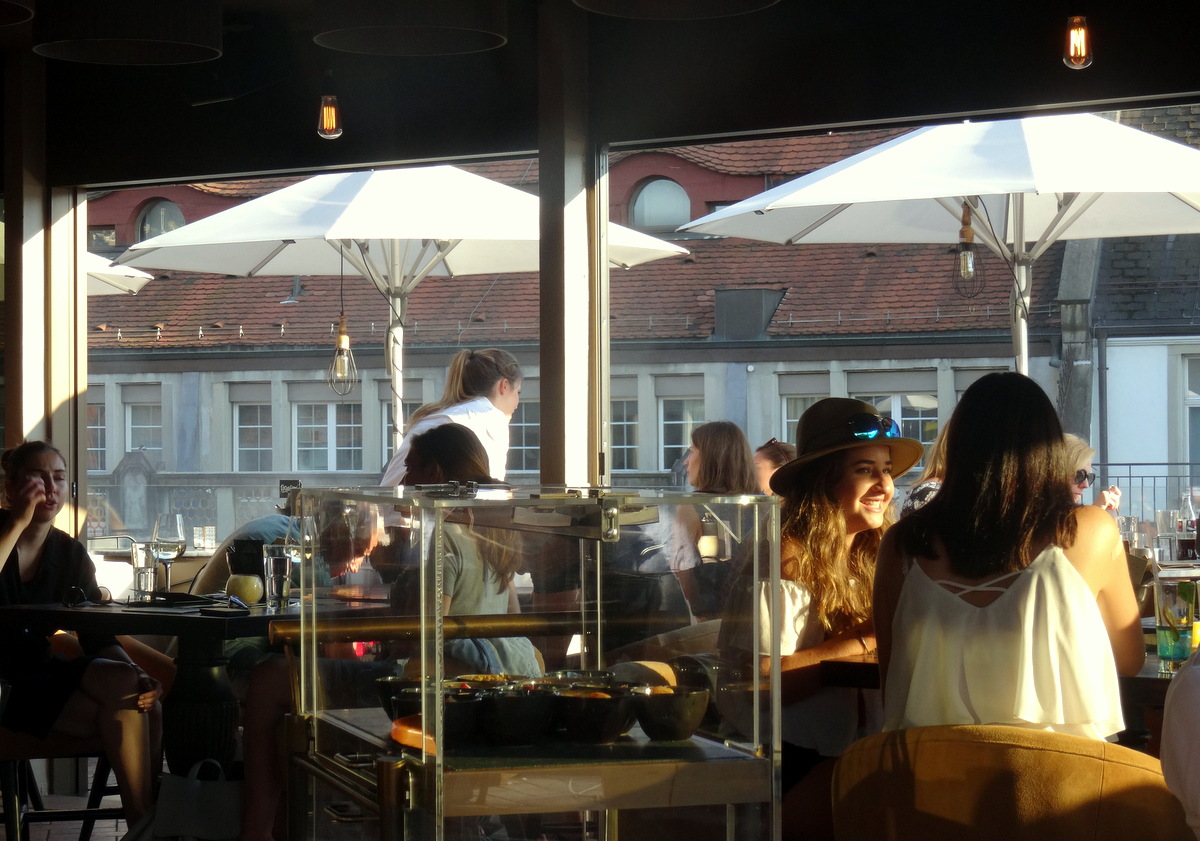 TRAVEL AND LIFESTYLE DIARIES - : Zurich: The “ooo Bar” aka Modissa ...