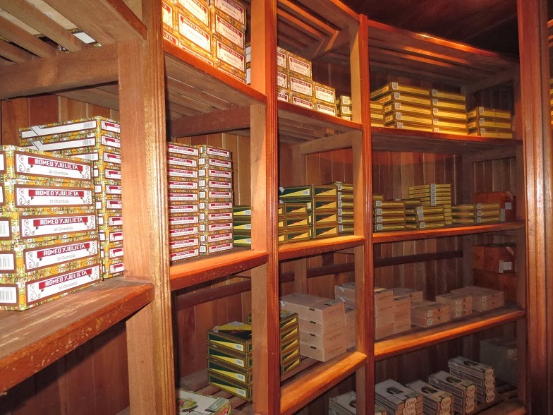 Cuban Cigars, Culture & Lifestyle: 5ta Y 16 LCDH & Carlos Robaina ...