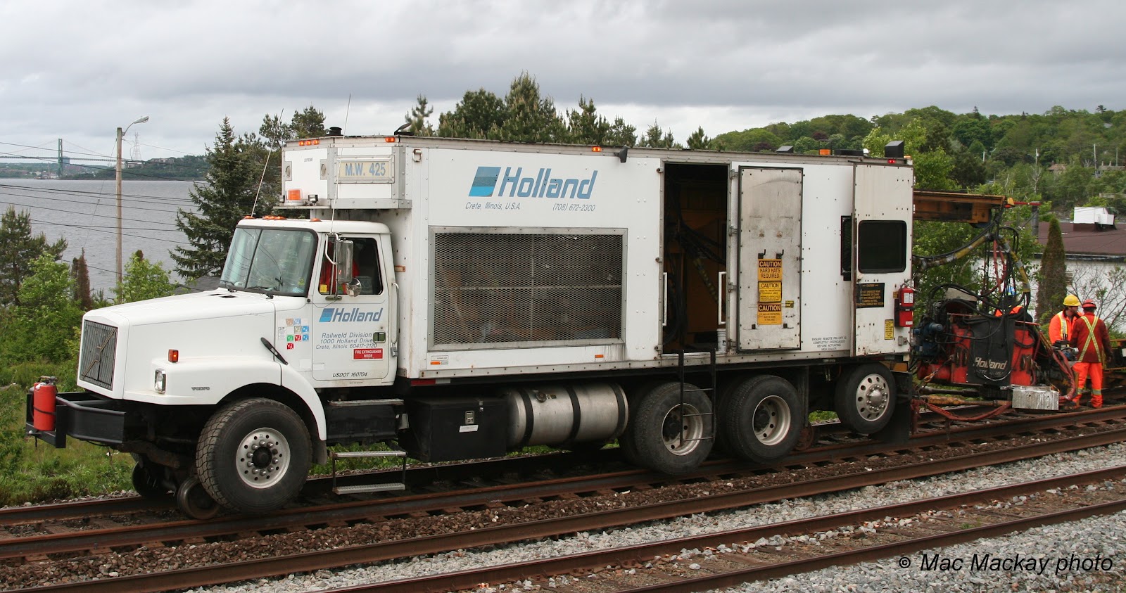 Truckfax: Hi-Railers at work