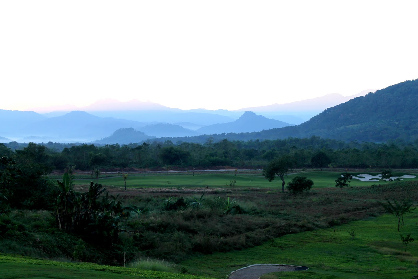 Cinta Sepanjang Perjalanan: Padi Valley Golf Gowa
