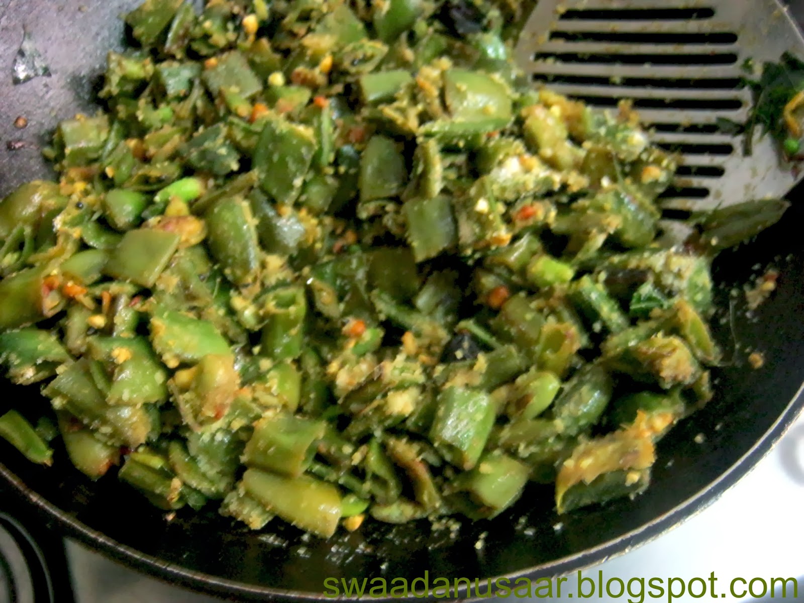 swaadanusaar: VAL BEANS FRY..