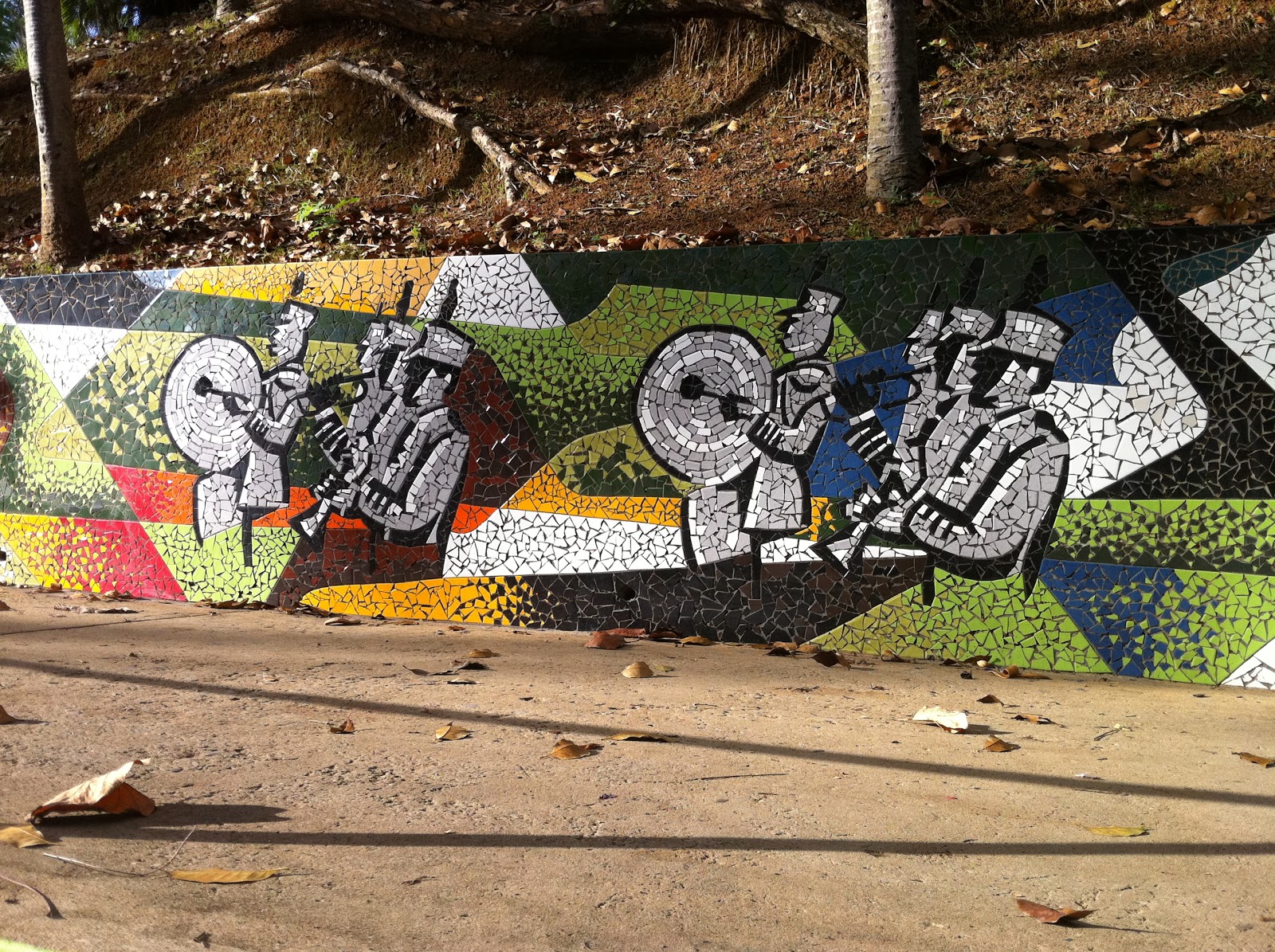 ro biaggi arte: mosaico centenario...mayaguez, pr...4' x 550'