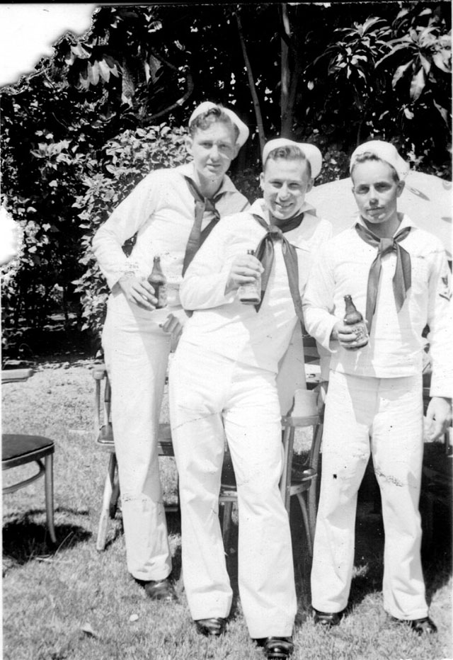 Interesting Vintage Snapshots Capture People Posing with Beer in the ...