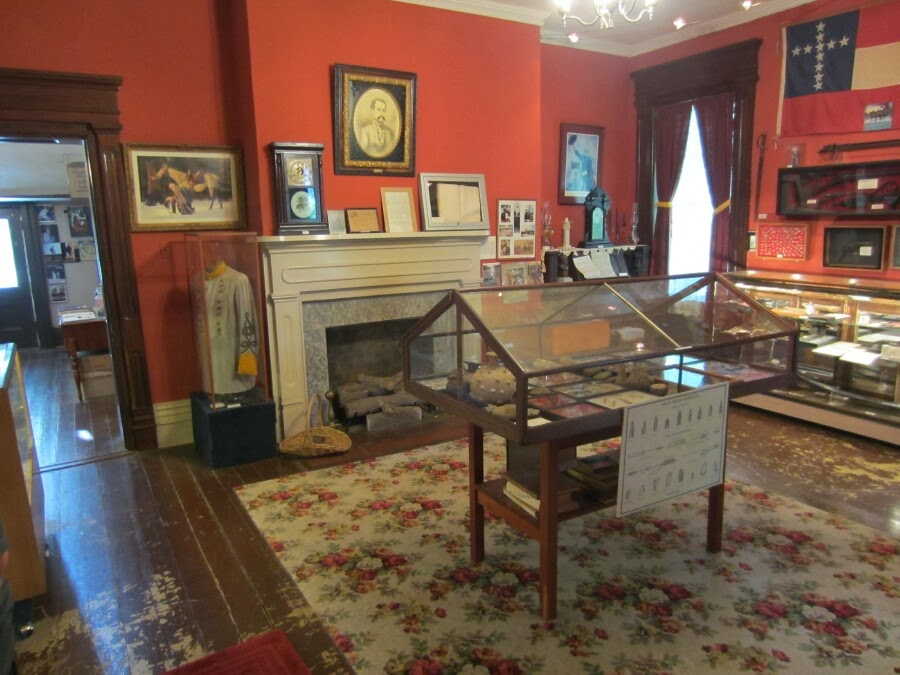 Bird's Yellow House: Antebellum Octagon Hall