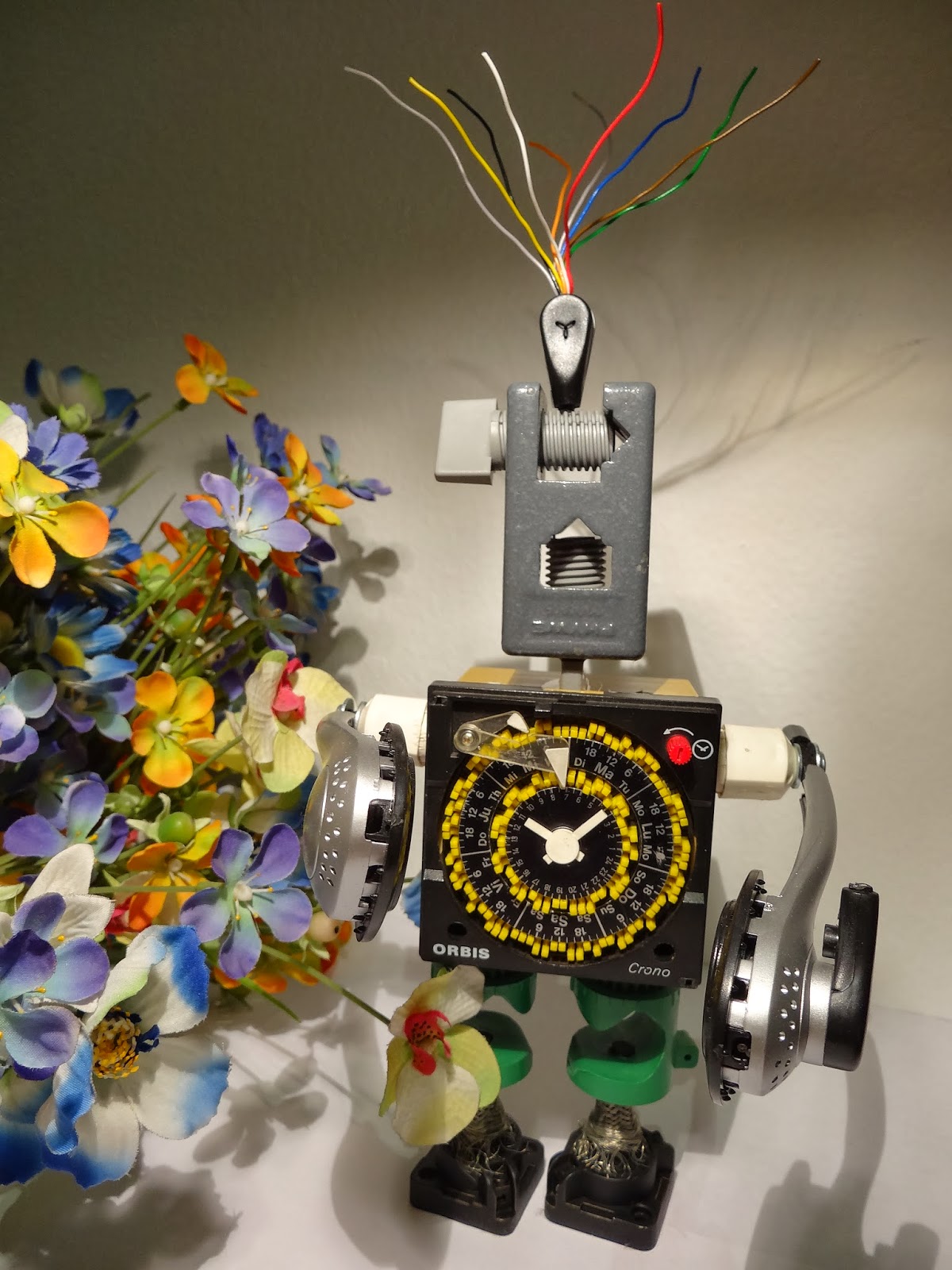 Mis Robots construidos con materiales eléctricos reciclados : 22 Robot ...