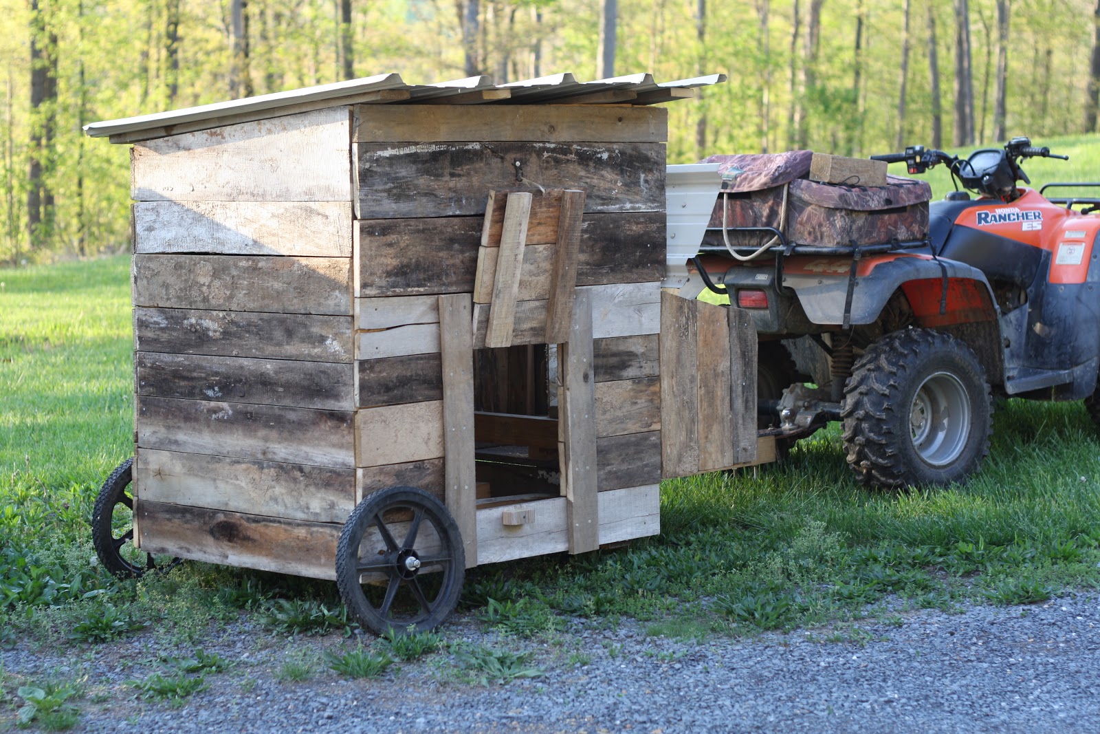 Mama Make It!!: The most amazing chicken house!