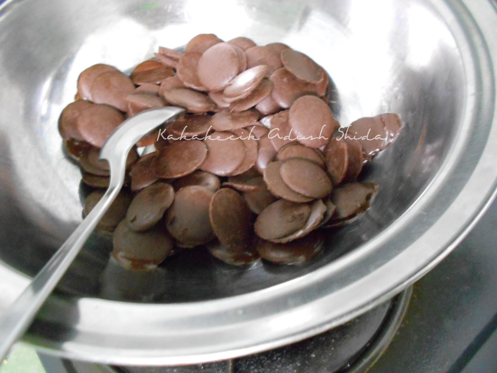 KakaKecik aDisH sHidA: Jom Memasak : Coklat Lolipop Berbadam