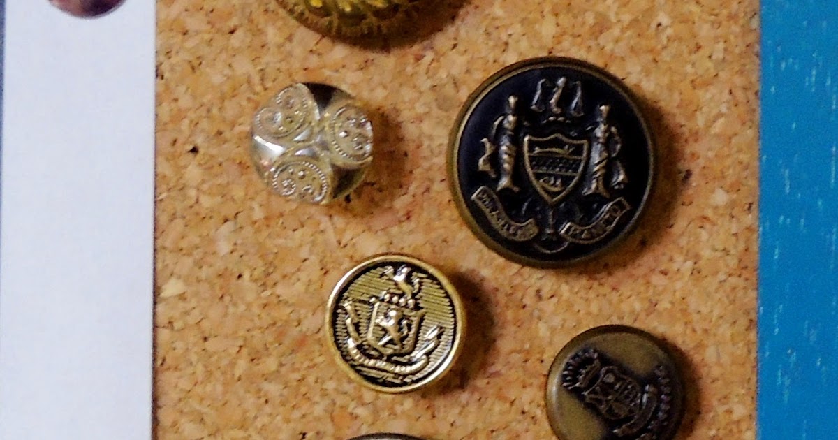 Holly Goes Lightly: DIY Vintage Button Push Pins