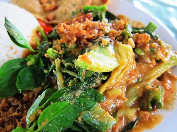 Makanan Indonesia: Pecel. Salad Lokal Yang Ternyata Punya Banyak Macam