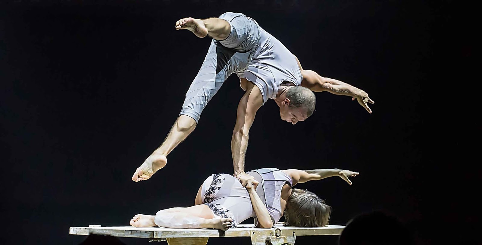 circus: BEHIND THE DOOR (photos de Jean-Pierre Jerva)