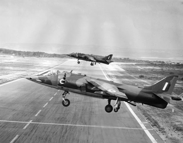 Jet & Prop by FalkeEins: first generation Hawker Siddeley Harrier jump ...