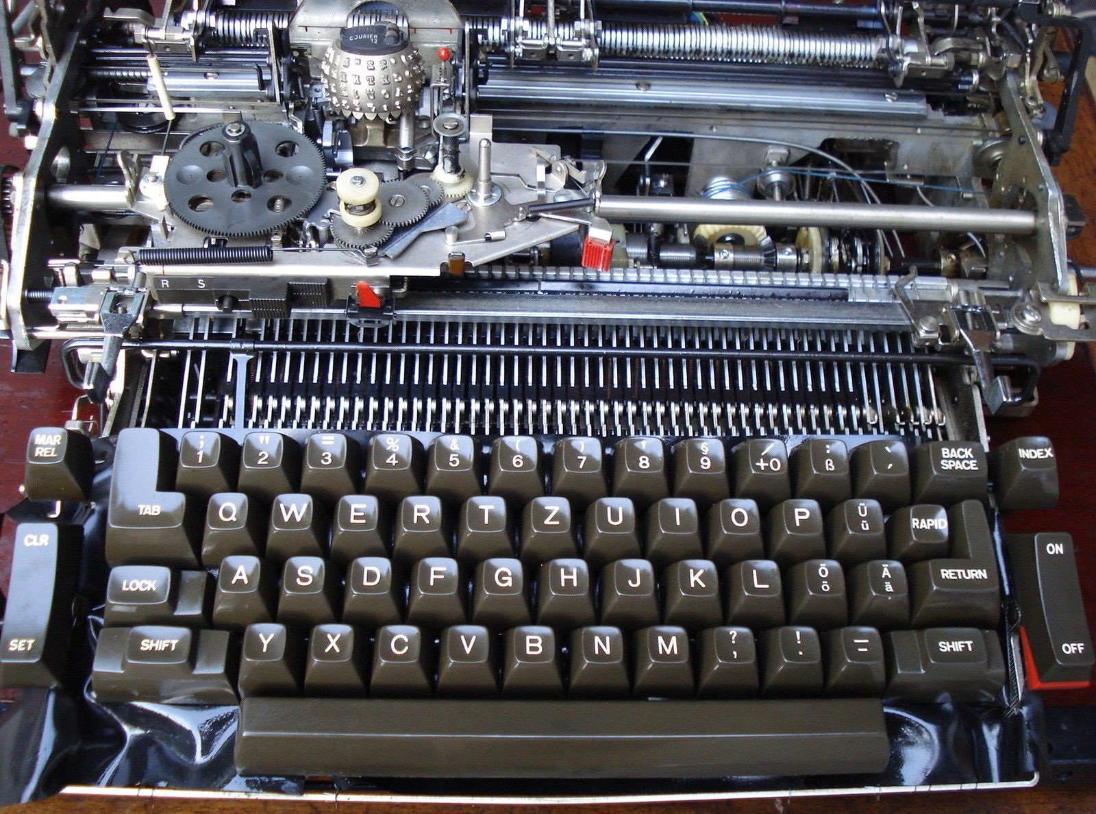 oz.Typewriter: Reviving Remington Rand: The Typewriter Wars 1978-81 ...