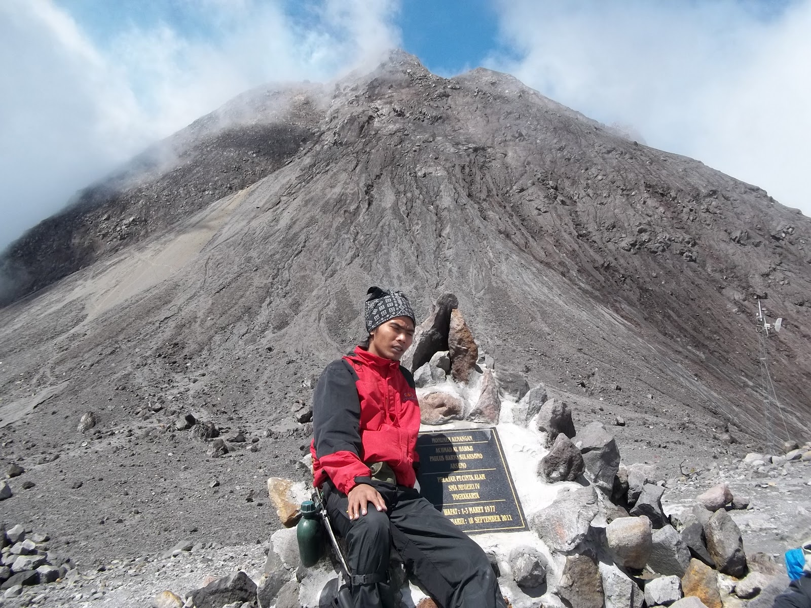 pendakian merapi jalur new selo: Gunung merapi puncak garuda hilang