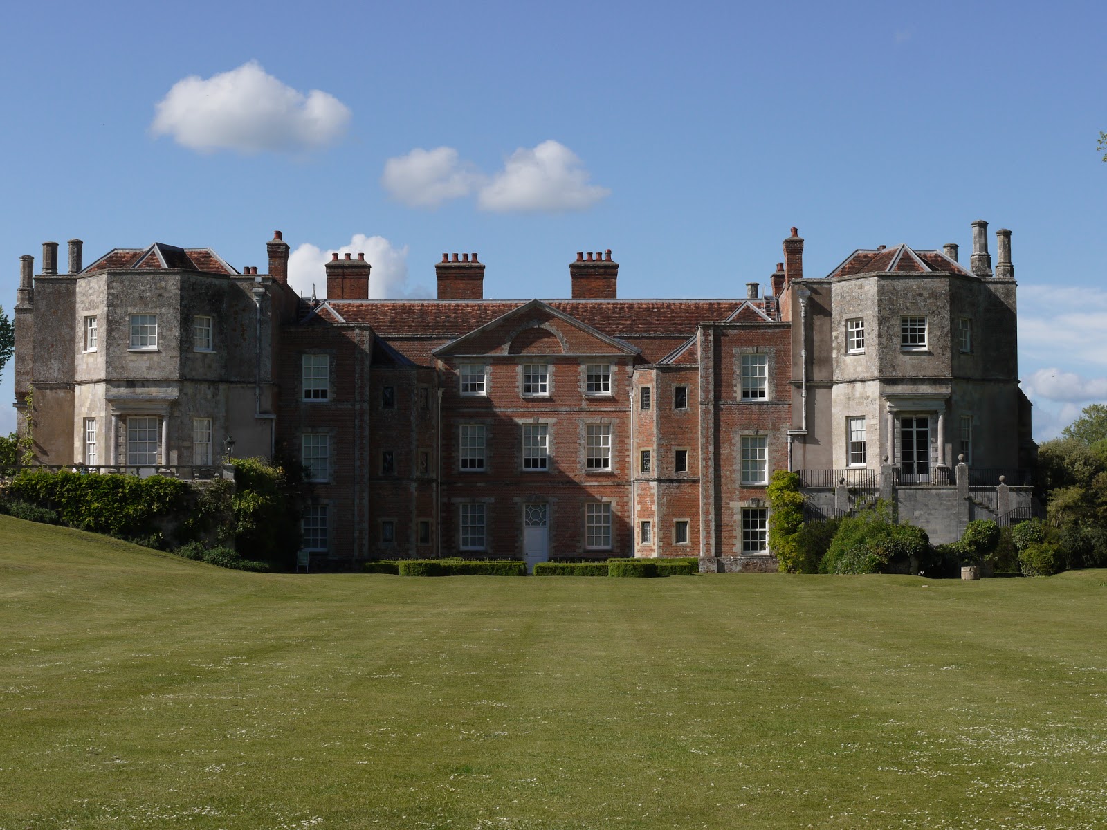 Walking in the country: Mottisfont Abbey