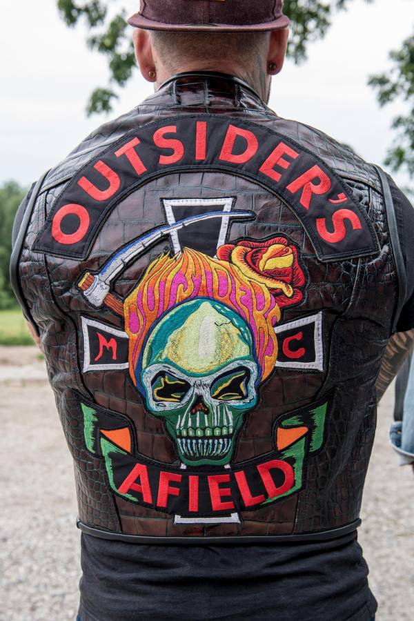 Ukendte voldsmænd sprang frem fra buskads med boldtræ og peberspray mod ...